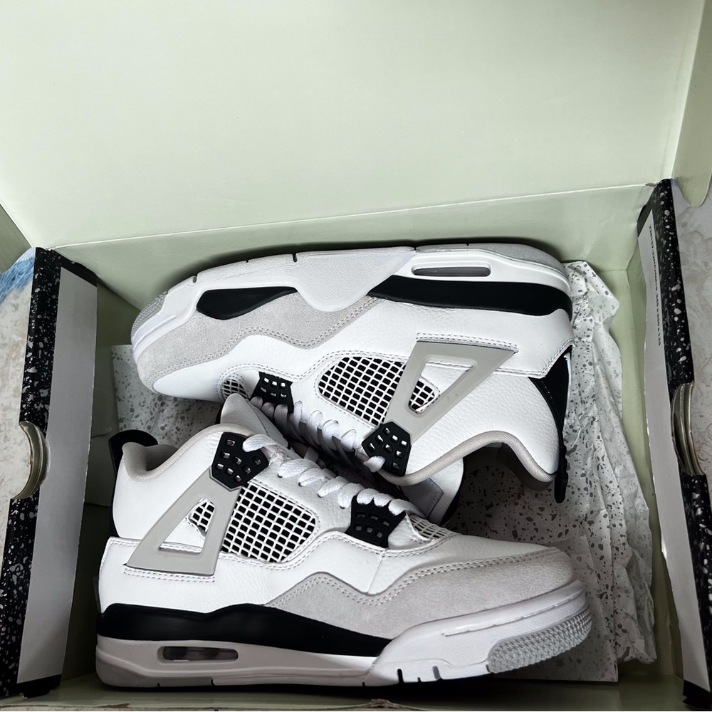 Brand New Jordan 4 Retro Military Black - Gem